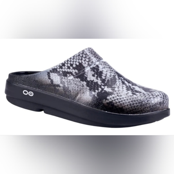 OOFOS | Shoes | Oofos Ooclogclogs With A Snakeskin Pattern Limited ...